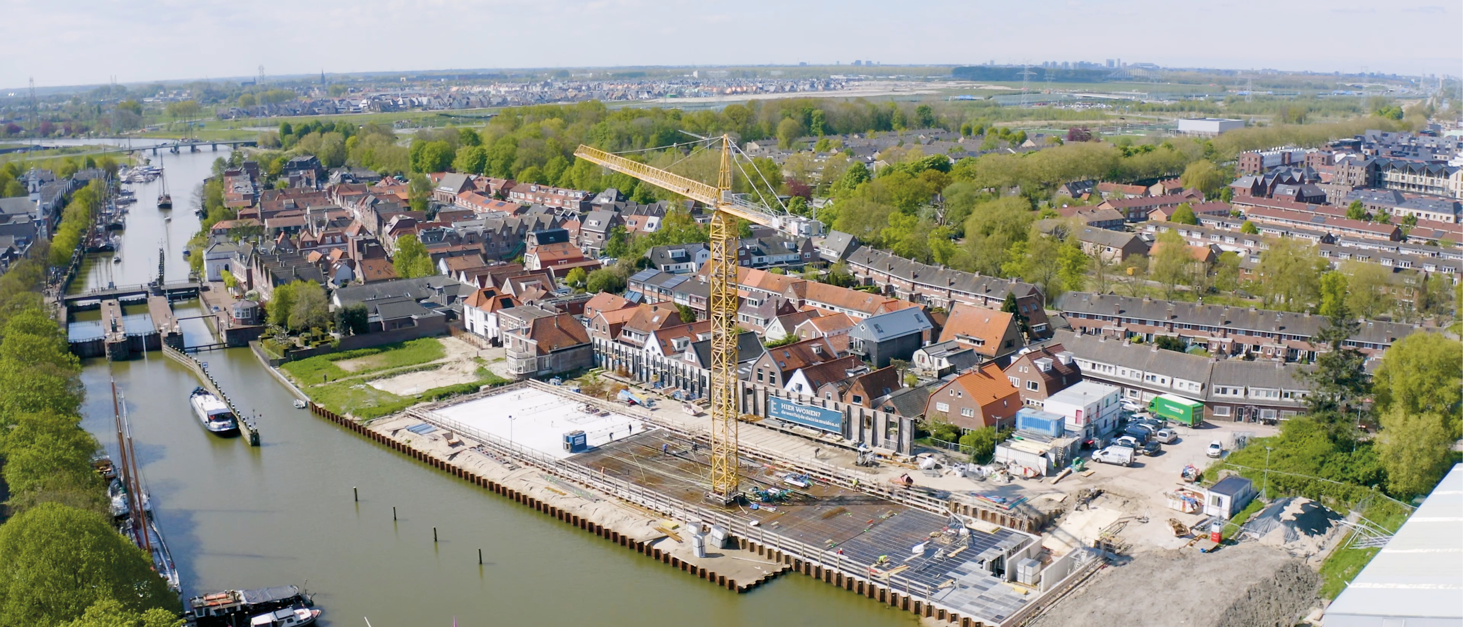 De werf bij de sluis in muiden